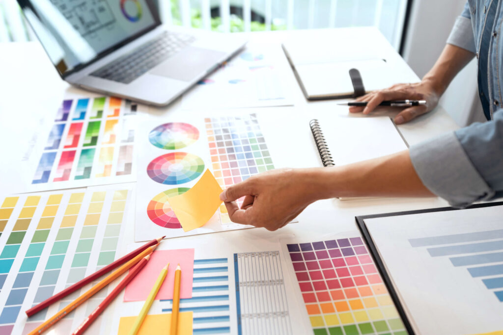 特色とは？プロセスカラーとの違いや、利用するメリット・デメリットを解説 | RenoBox（レノボックス）